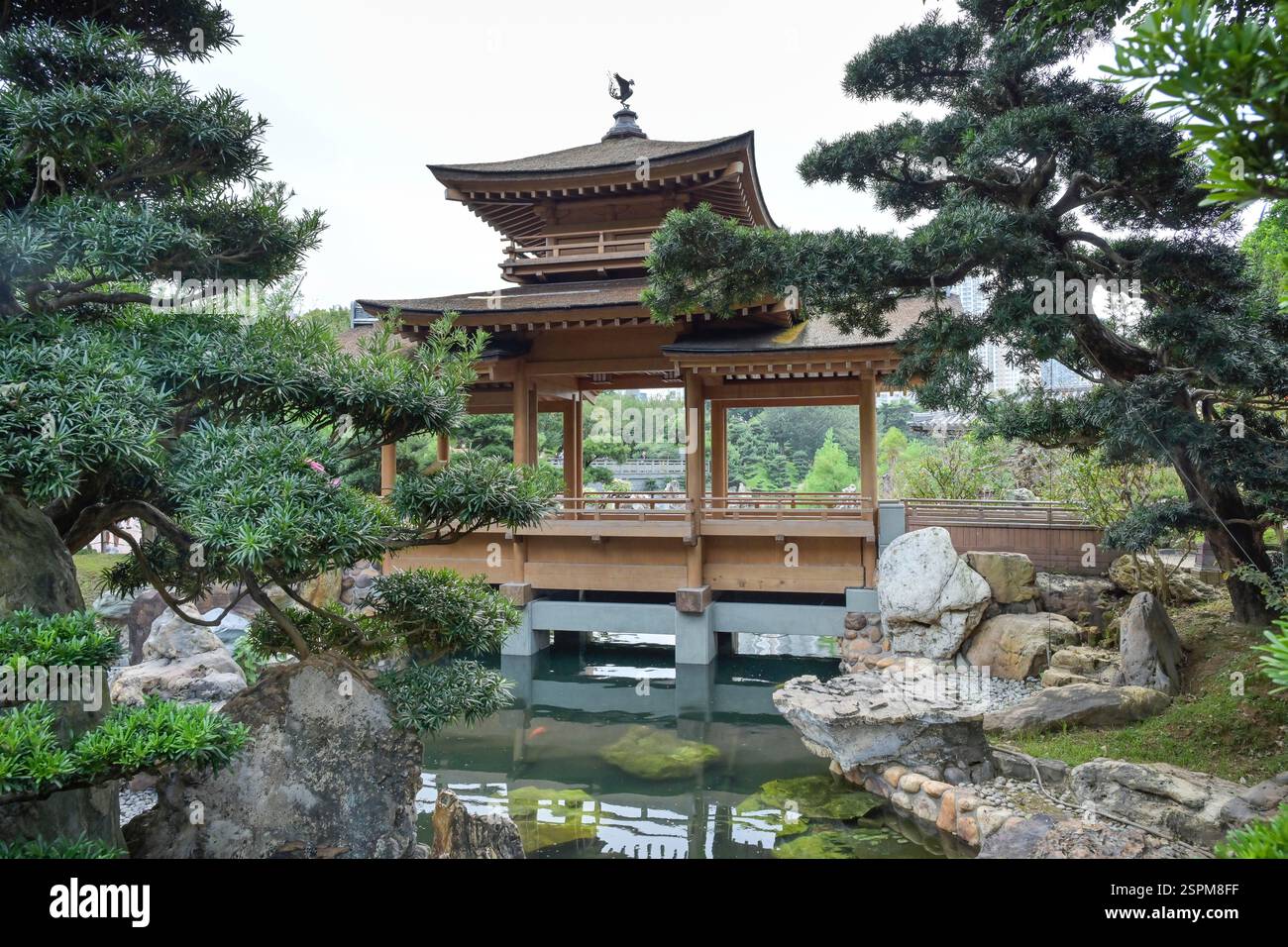 Pavillon am Blauen Teich, Nan Lian Garten, Nonnenkloster Chi Lin ...