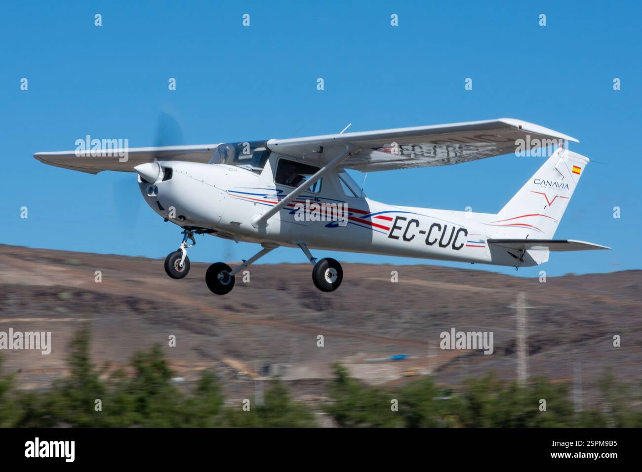 Avioneta volando hi-res stock photography and images - Alamy