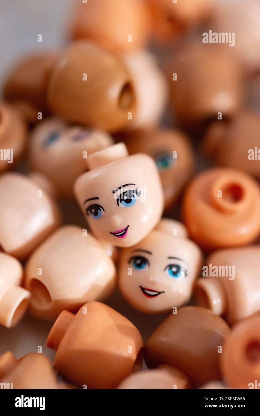 Lego head hi-res stock photography and images - Alamy