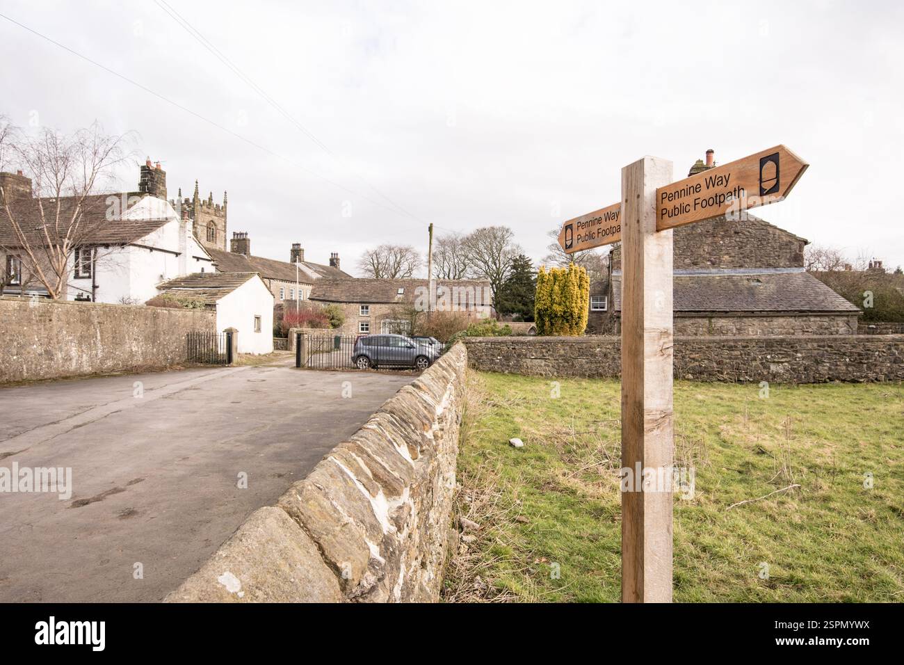 Pennine way marker sign gargrave hi-res stock photography and images ...