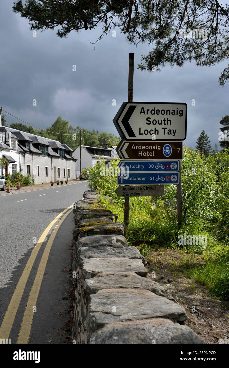 Scottish road signs hi-res stock photography and images - Alamy