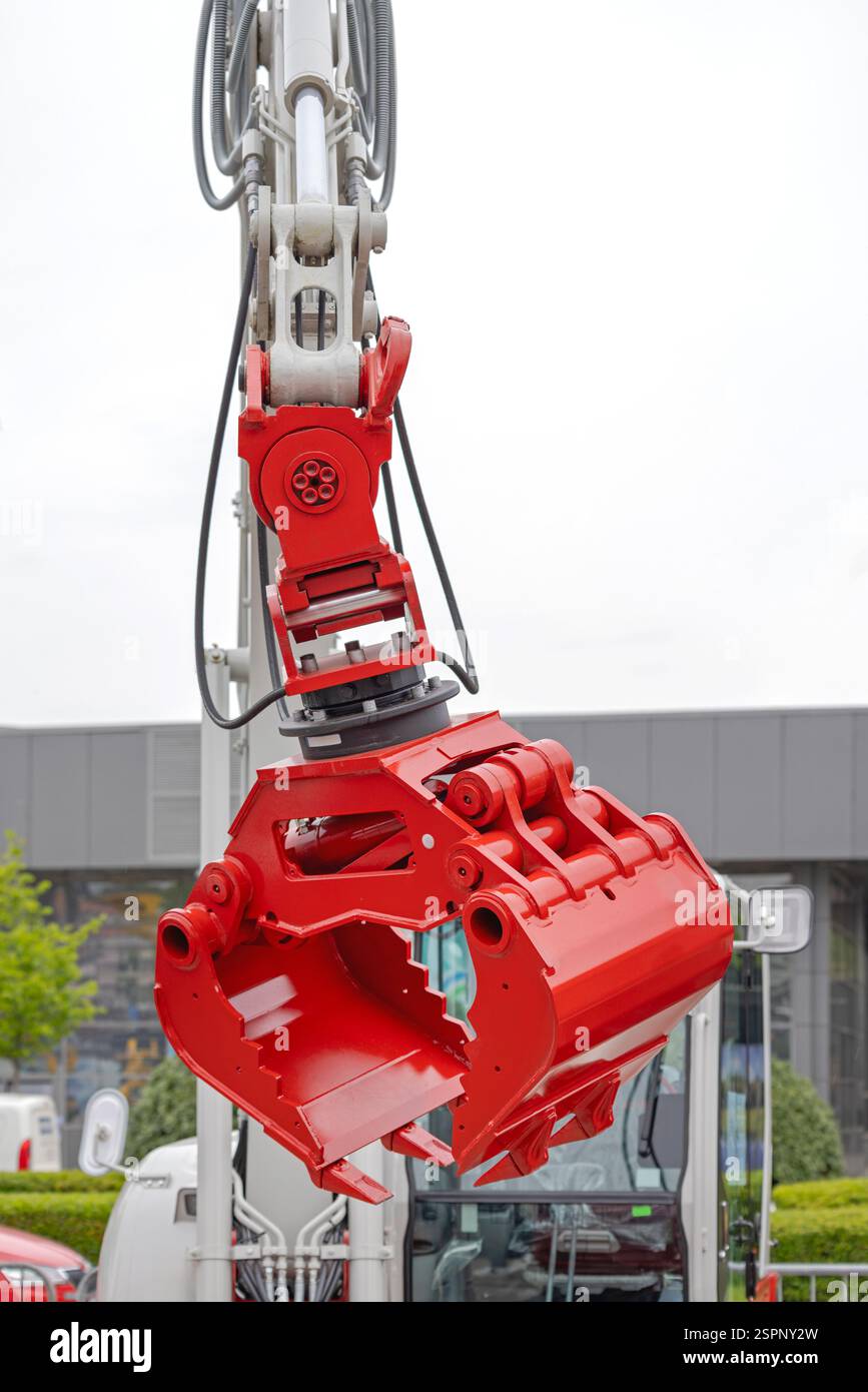 Red Claws Graples Bucket Attachment at Excavator Construction Machine ...