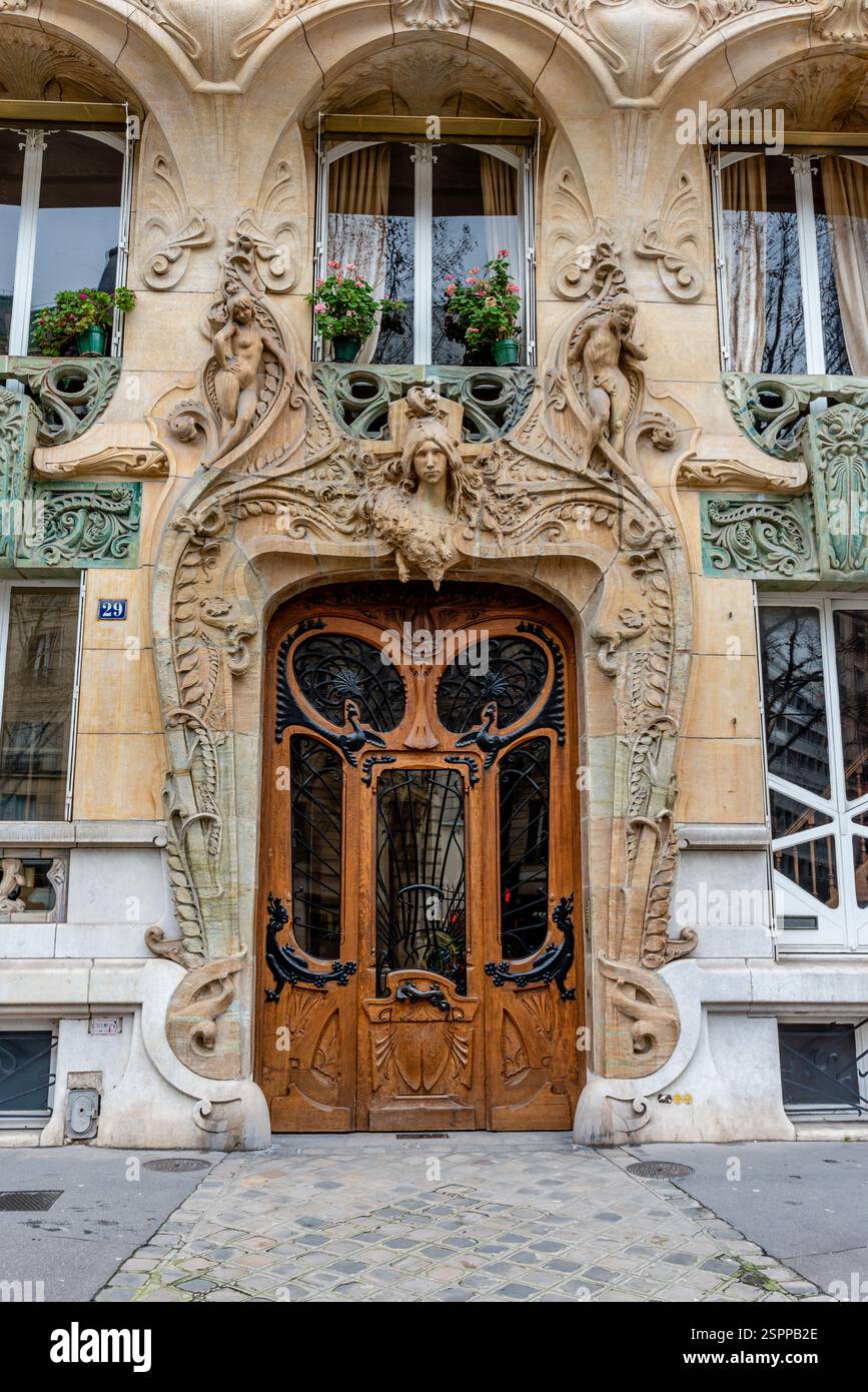 Rapp paris hi-res stock photography and images - Alamy