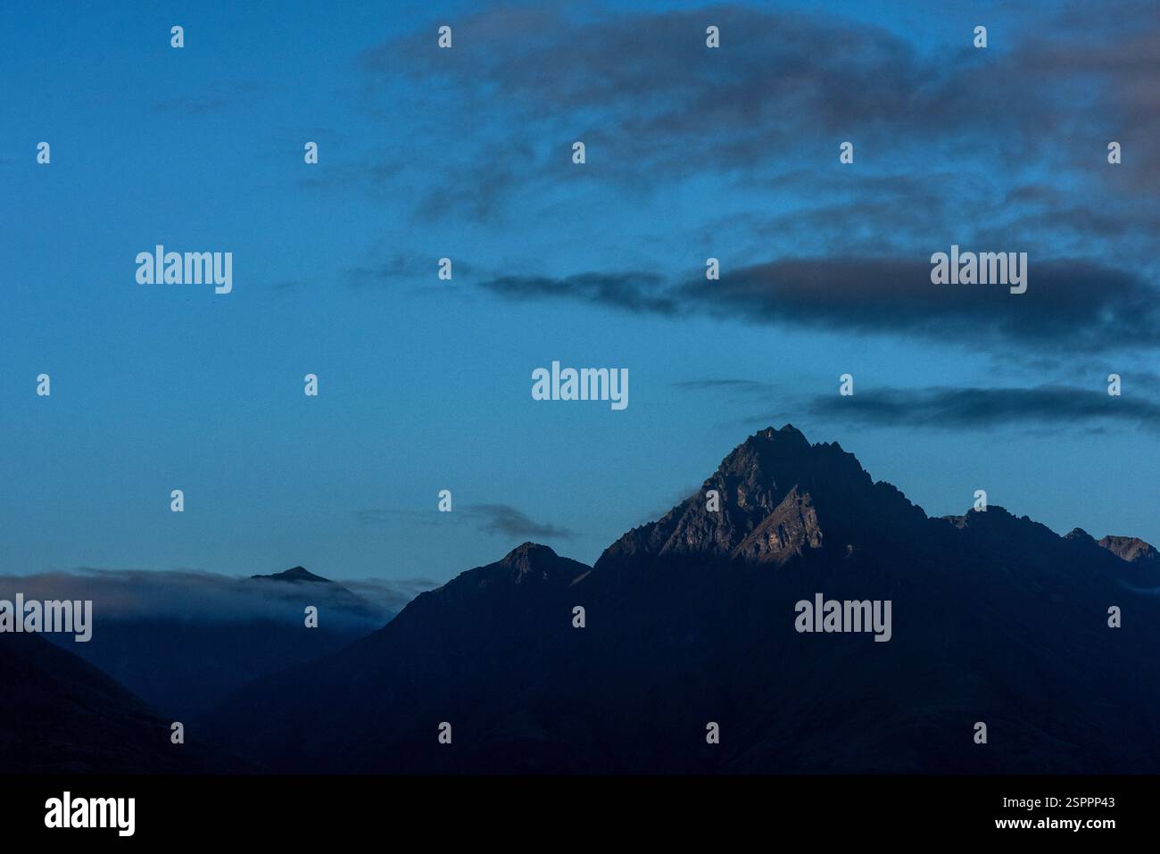 Queenstown, January 29th 2025: Dawn on Cecil Peak Stock Photo - Alamy