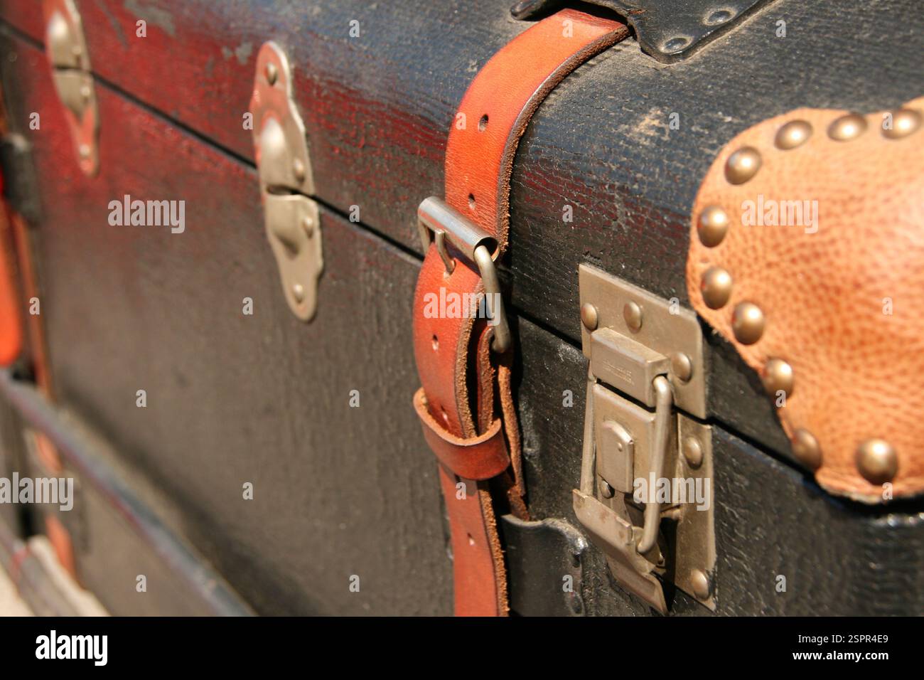 Antique car trunk hi-res stock photography and images - Alamy