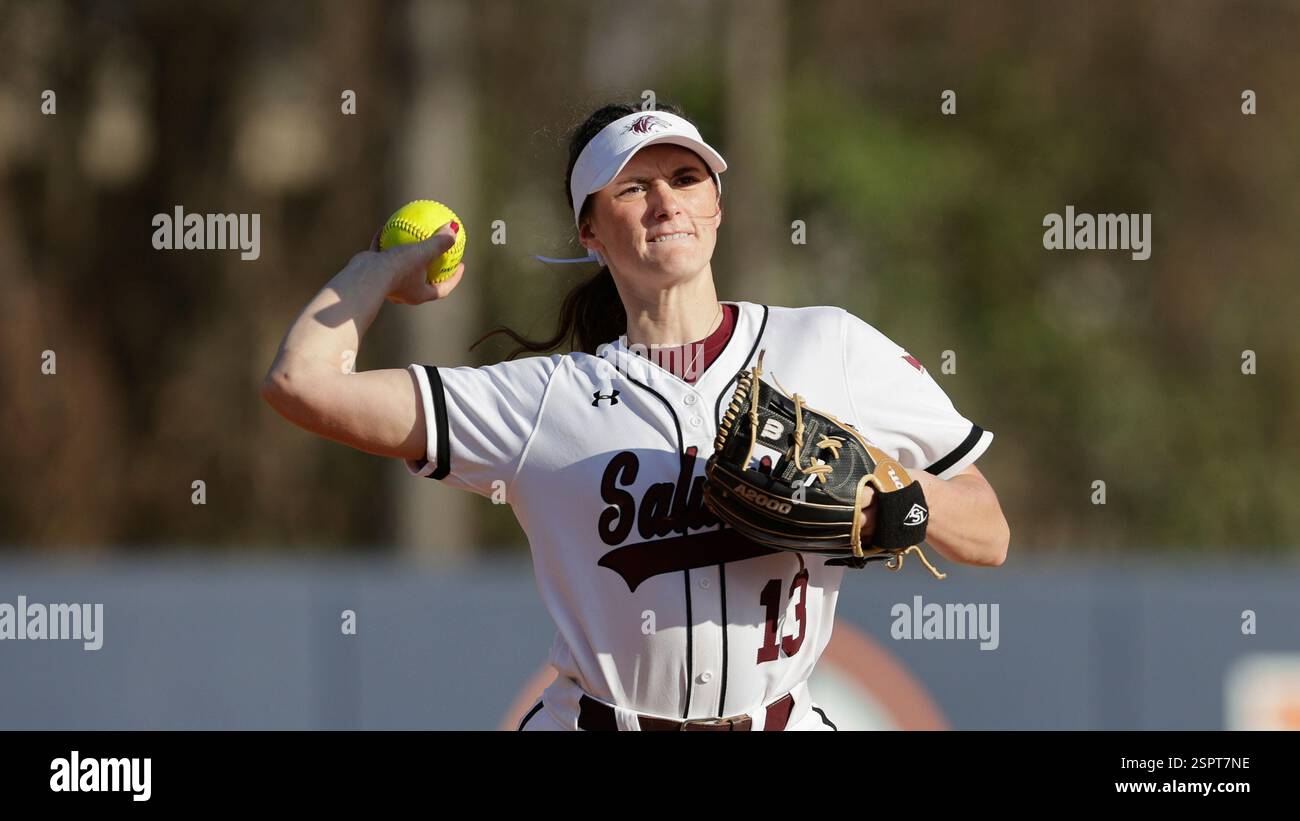 Southern Illinois's Sarah Cook (13) throws the ball during an NCAA ...