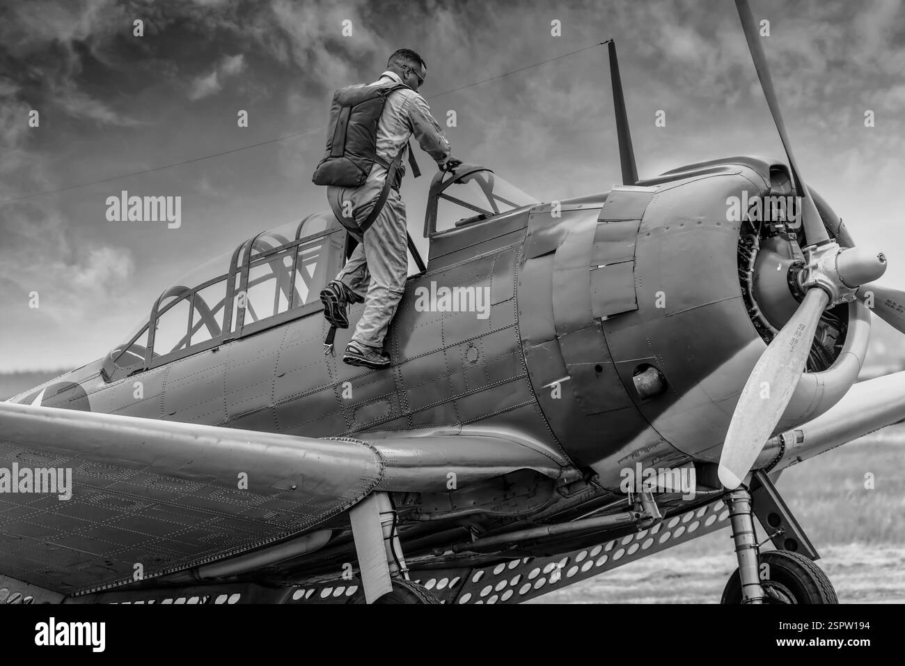 Sbd dauntless battle of midway hi-res stock photography and images - Alamy