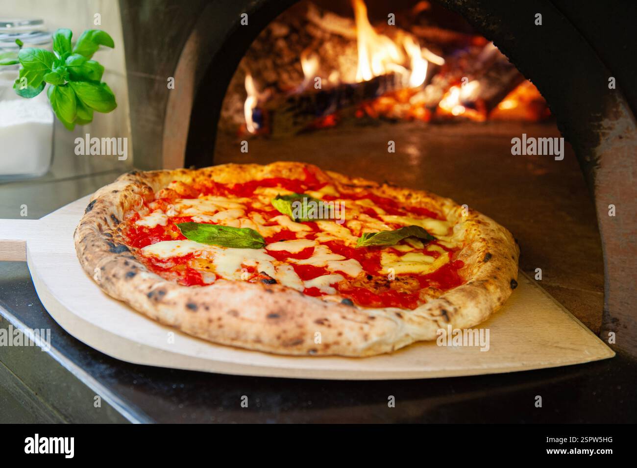 Neapolitan pizza margherita naples hi-res stock photography and images ...