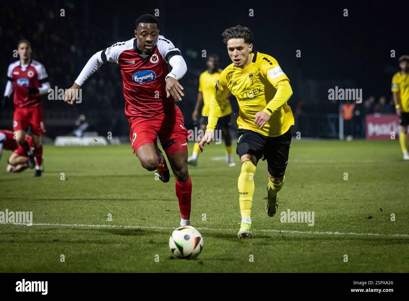 Enrique Lofolomo (FC Viktoria K?ln, 14) und Soufiane El-Faouzi (Alemannia Aachen, 18) ; K?ln, 14 ...