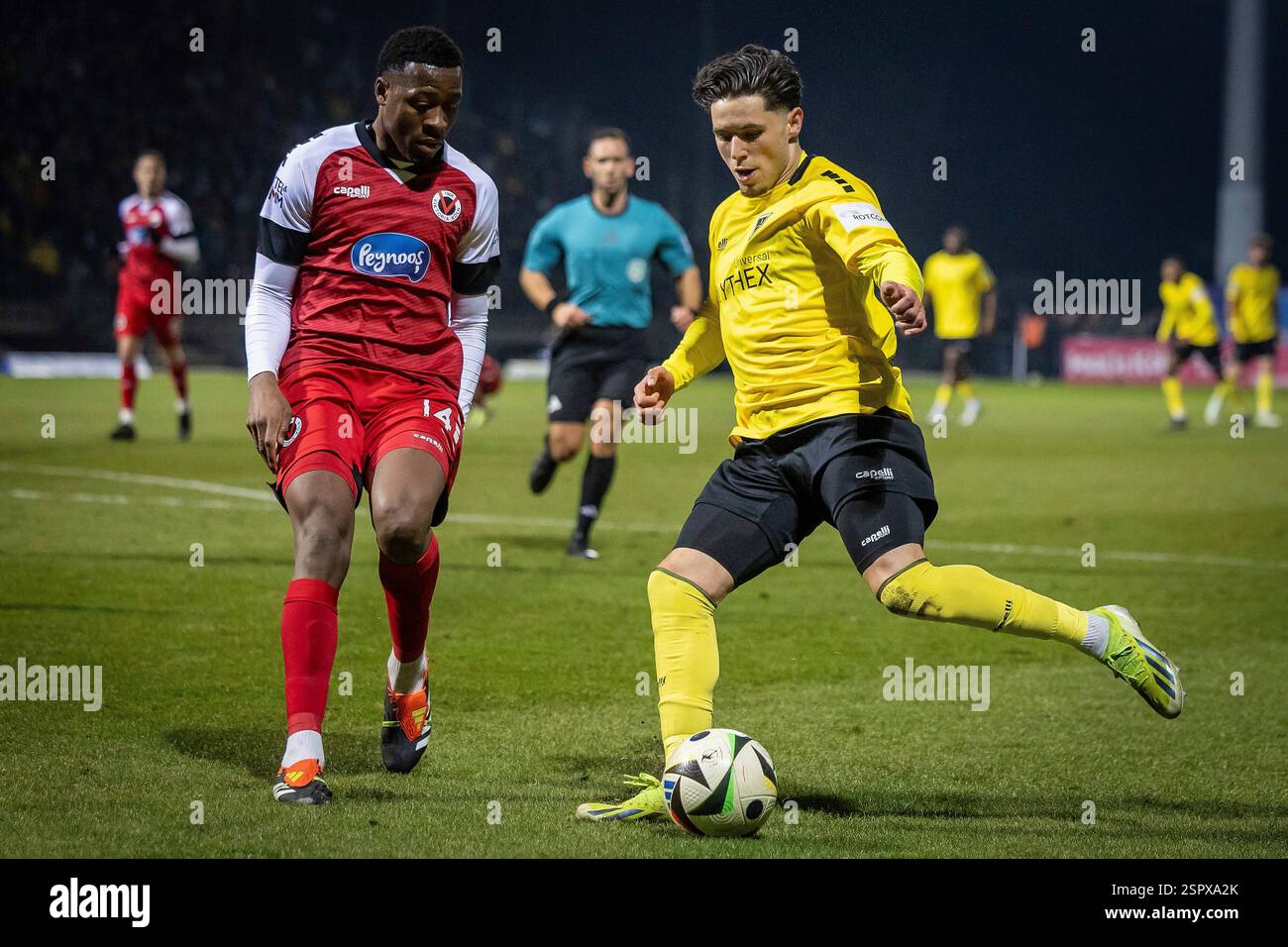 Enrique Lofolomo (FC Viktoria K?ln, 14) und Soufiane El-Faouzi (Alemannia Aachen, 18) ; K?ln, 14 ...