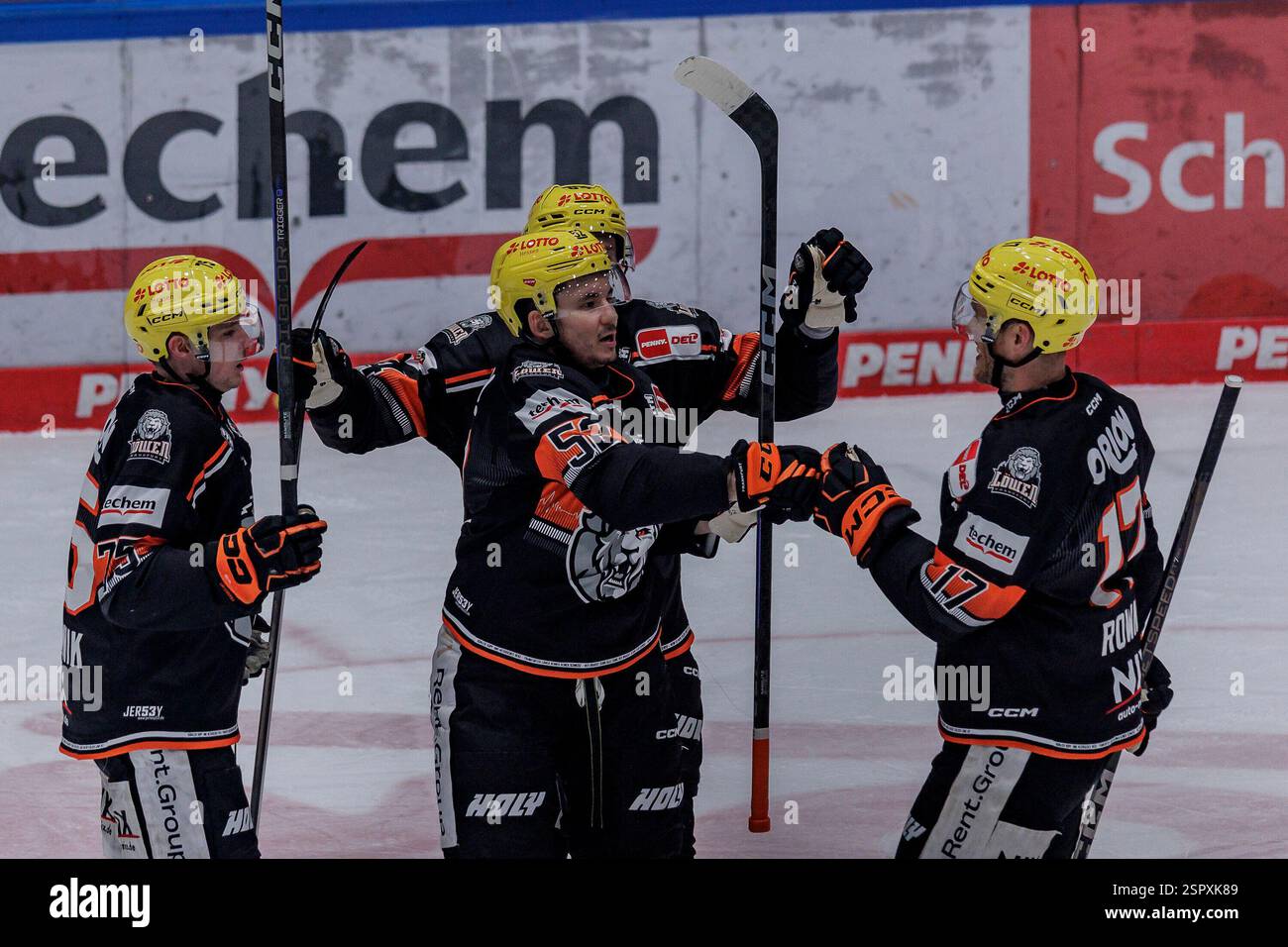 Frankfurt, Deutschland. 14th Feb, 2025. Maksim Matushkin (L?wen ...