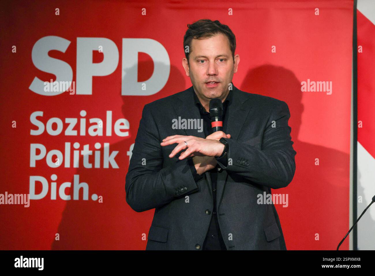 Bundestagswahlkampf 2025. Klingbeil im Gespräch. Diskussionsveranstaltung der SPD. Lars ...