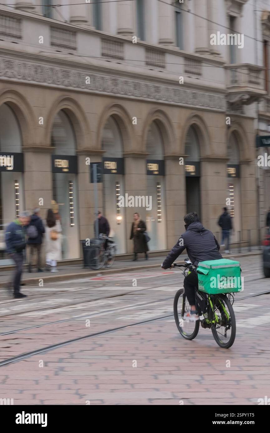 Online food delivery services hi-res stock photography and images - Alamy