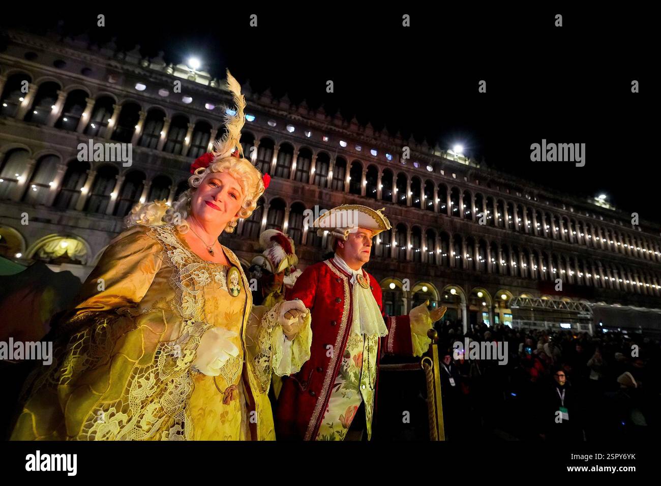 The Venice Carnival kicks off with a tribute to Valentine's night ...