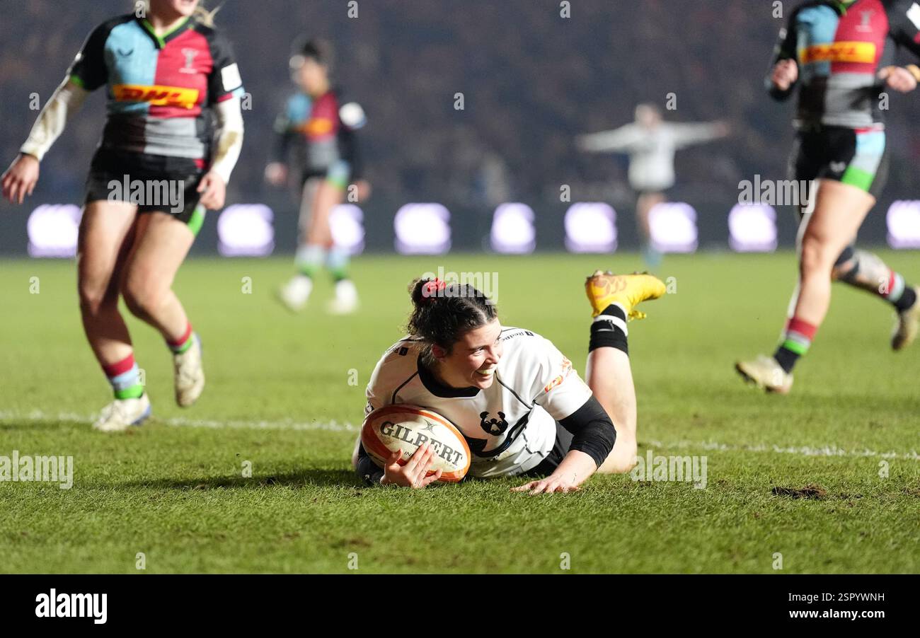 Bristol Bears' Phoebe Murray scores their side's first try of the game ...