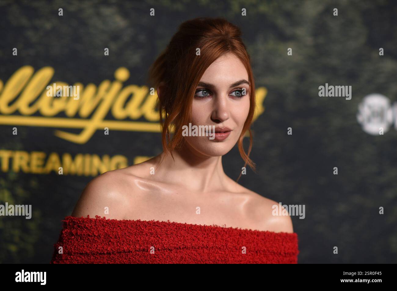 Sophie Nelisse arrives at the premiere of the third season of ...