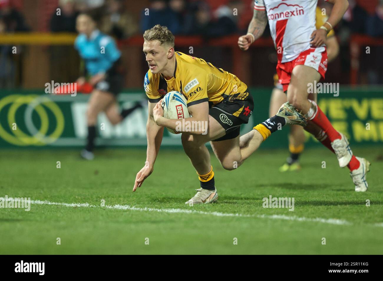 Kingston Upon Hull, UK. 14th Feb, 2025. Fletcher Rooney of Castleford ...