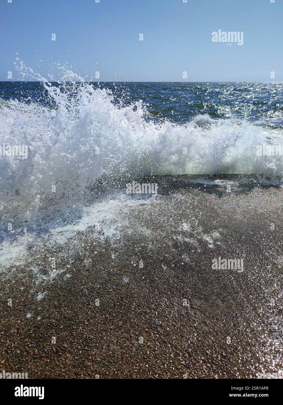 Sea waves foam on pier hi-res stock photography and images - Alamy