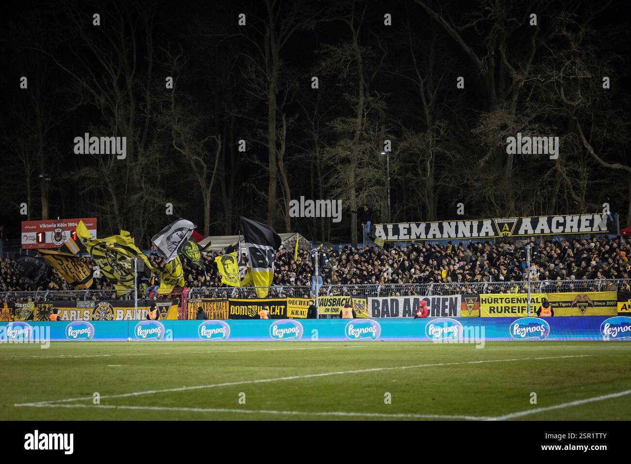 Die Fans von Alemannia Aachen ; K?ln, 14.02.2025, 24. Spieltag der 3. Fu?ball-Liga, FC Viktoria ...