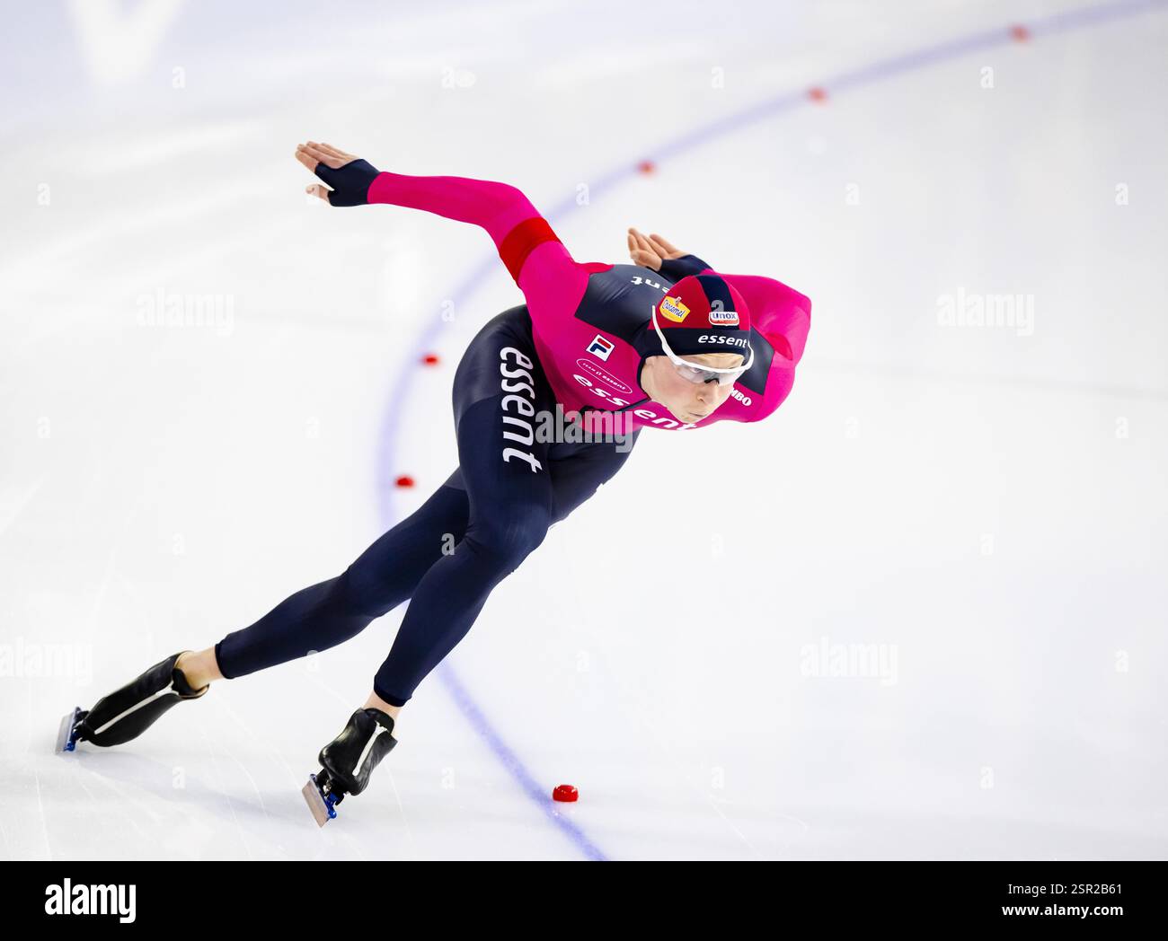 HEERENVEEN - Merijn Scheperkamp in action on the second 500 meters for ...