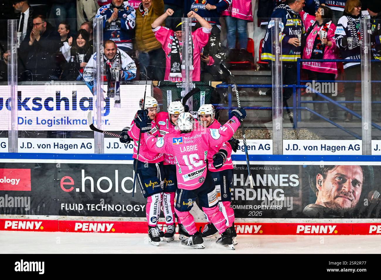Iserlohn, Deutschland. 14th Feb, 2025. Torjubel, Jubel, Freude bei ...