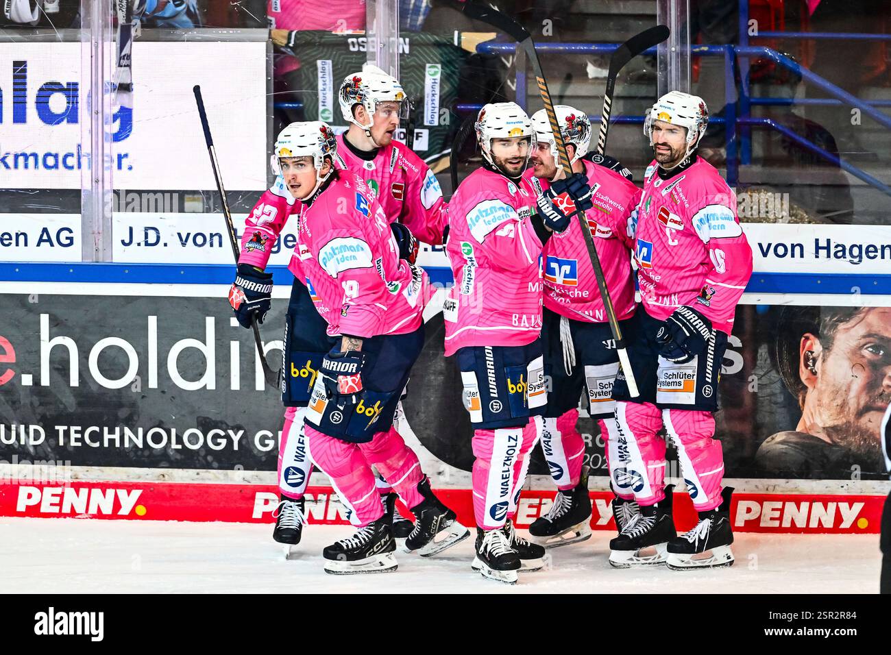 Iserlohn, Deutschland. 14th Feb, 2025. Torjubel, Jubel, Freude bei ...