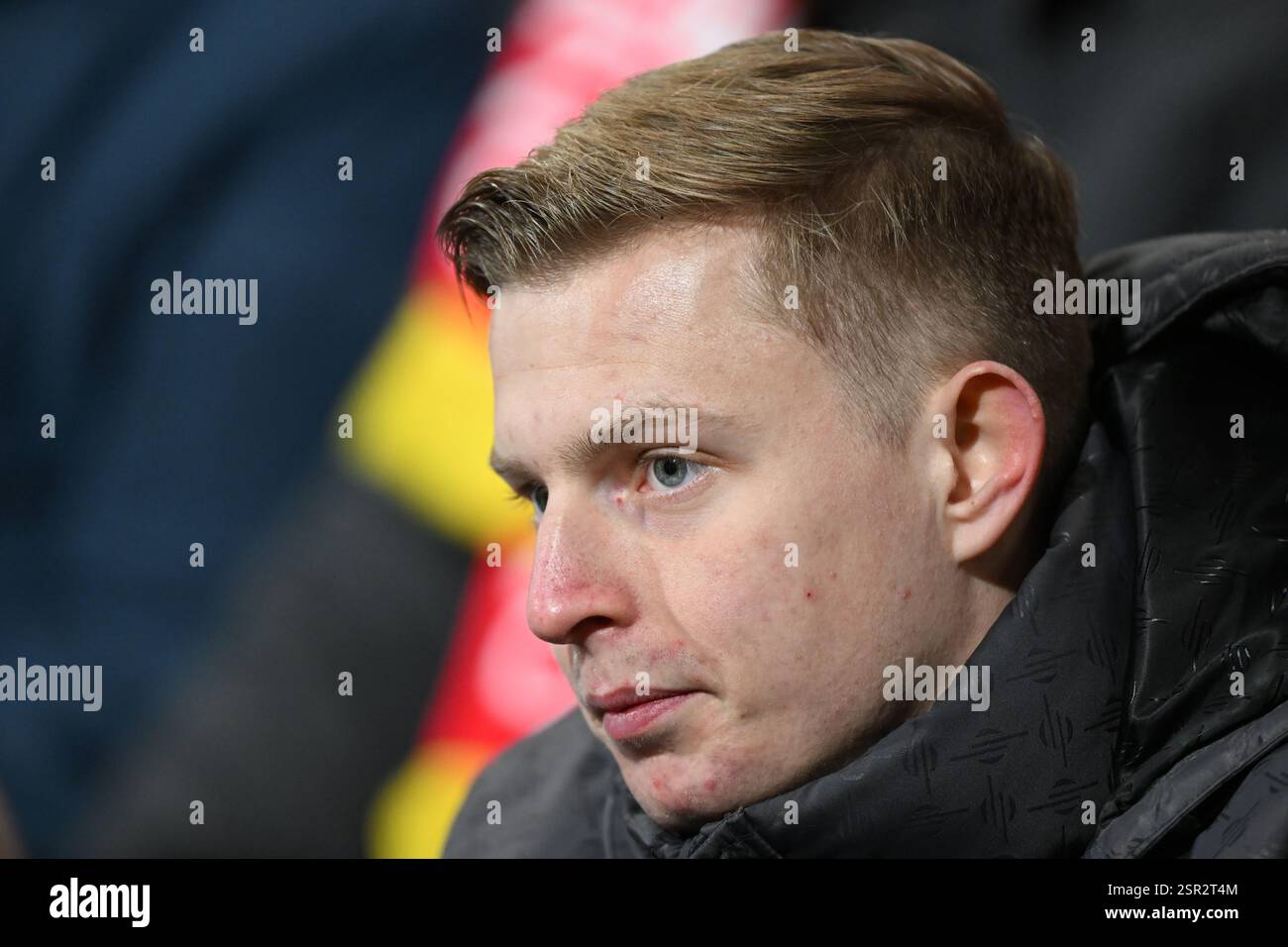 DEVENTER - Milan den Haan of FC Volendam came to watch Calvin Twigt of ...