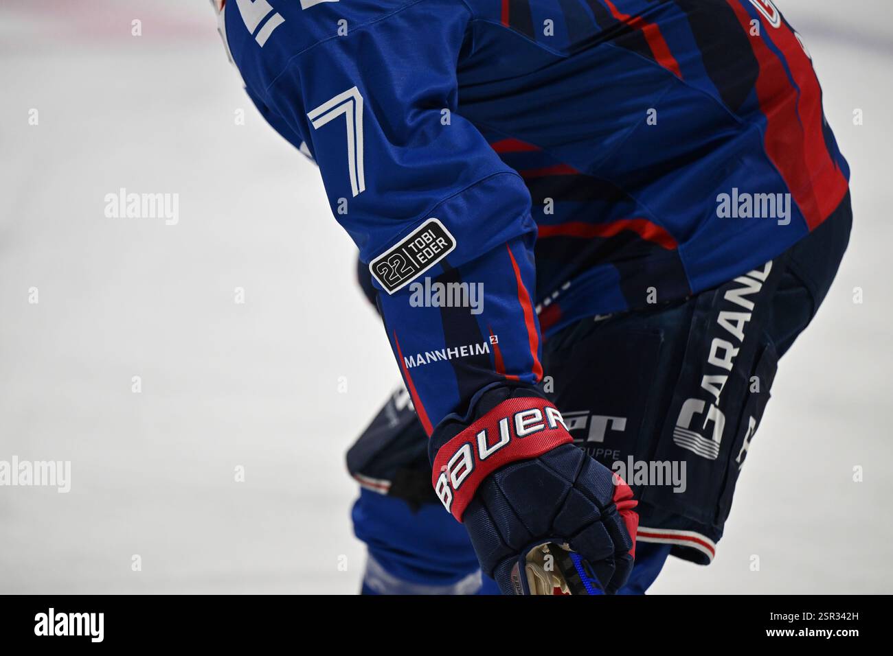 Mannheim, Deutschland. 14th Feb, 2025. Trikot Patch Tobi Eder Adler ...