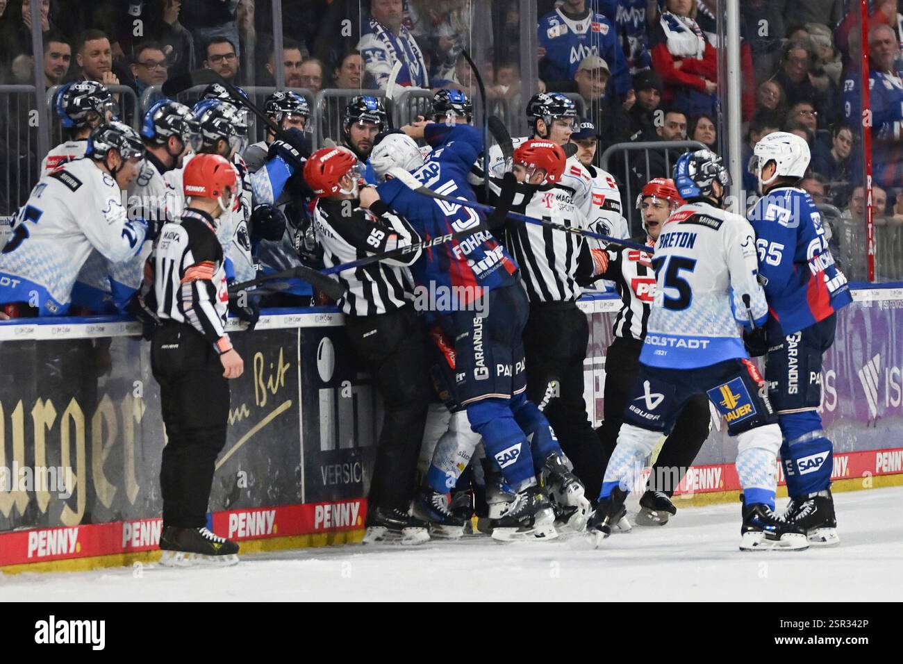 Mannheim, Deutschland. 14th Feb, 2025. Tobias Fohrler Adler Mannheim #5 ...