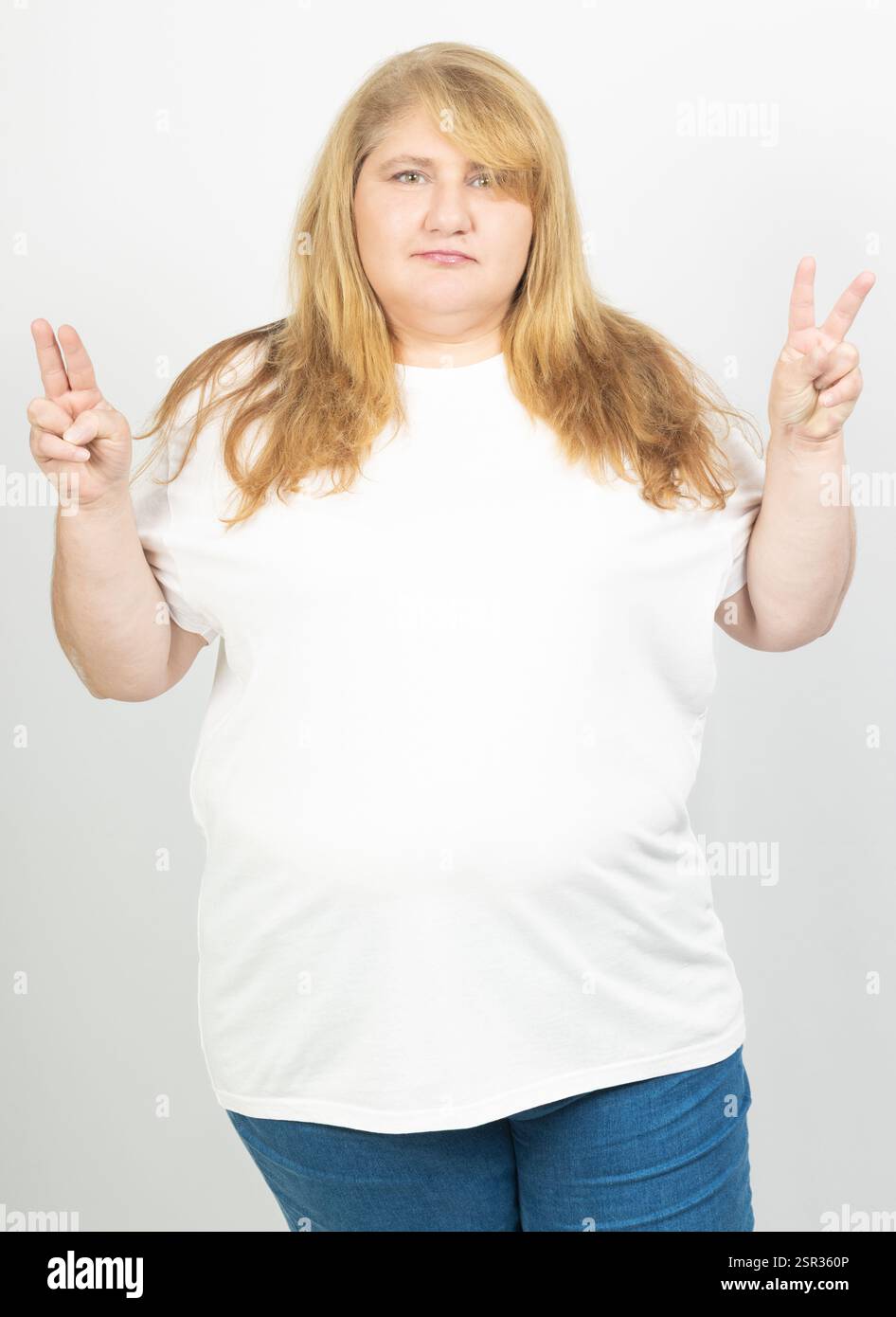 Woman making peace sign hi-res stock photography and images - Alamy