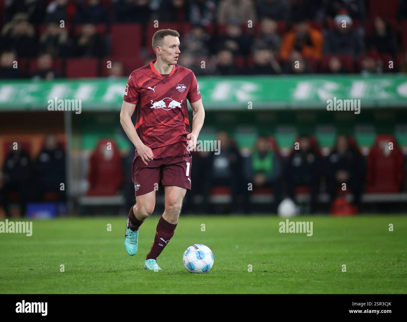 Lukas klostermann rb leipzig mit ball hi-res stock photography and ...