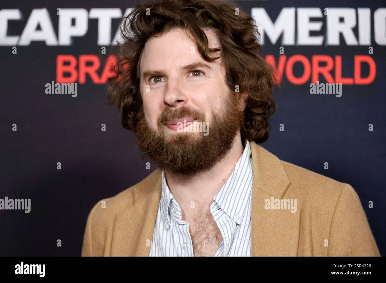 Peter Glanz bei der Weltpremiere des Kinofilms Captain America: Brave ...