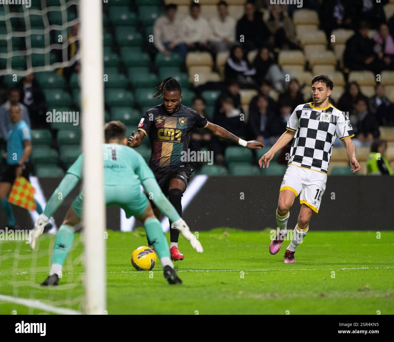 Porto, Guimaraes, Portugal. 14th Feb, 2025. CHICO BANZA form Estrela da ...