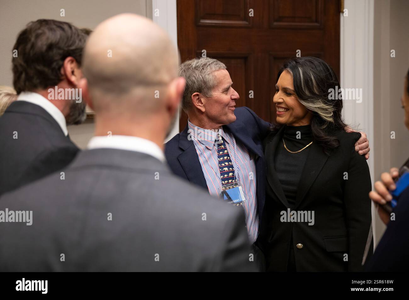 Tulsi Gabbard’s is sworn in as Director of National Intelligence at the ...