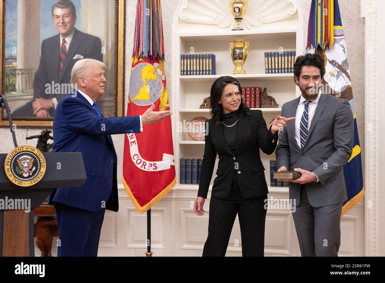 Tulsi gabbard hi-res stock photography and images - Alamy