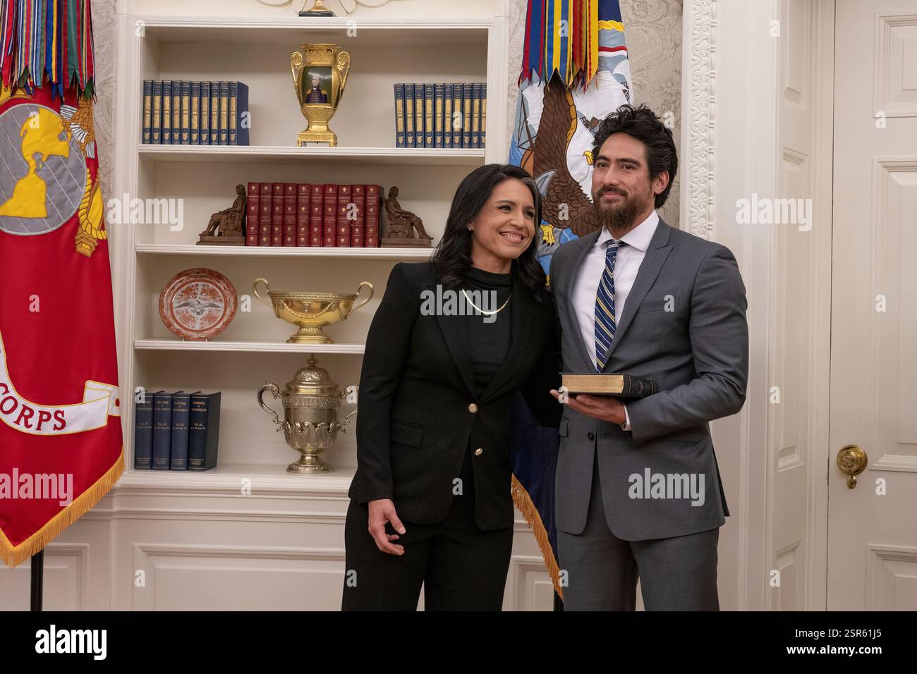 Tulsi gabbard hi-res stock photography and images - Alamy