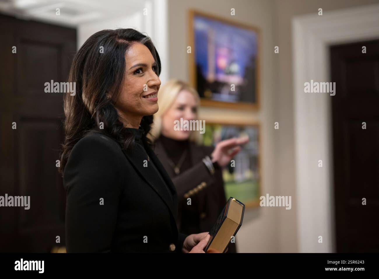 Tulsi Gabbard’s is sworn in as Director of National Intelligence at the ...