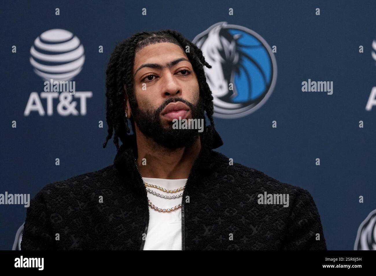 Newly acquired Dallas Mavericks player Anthony Davis listens to a ...