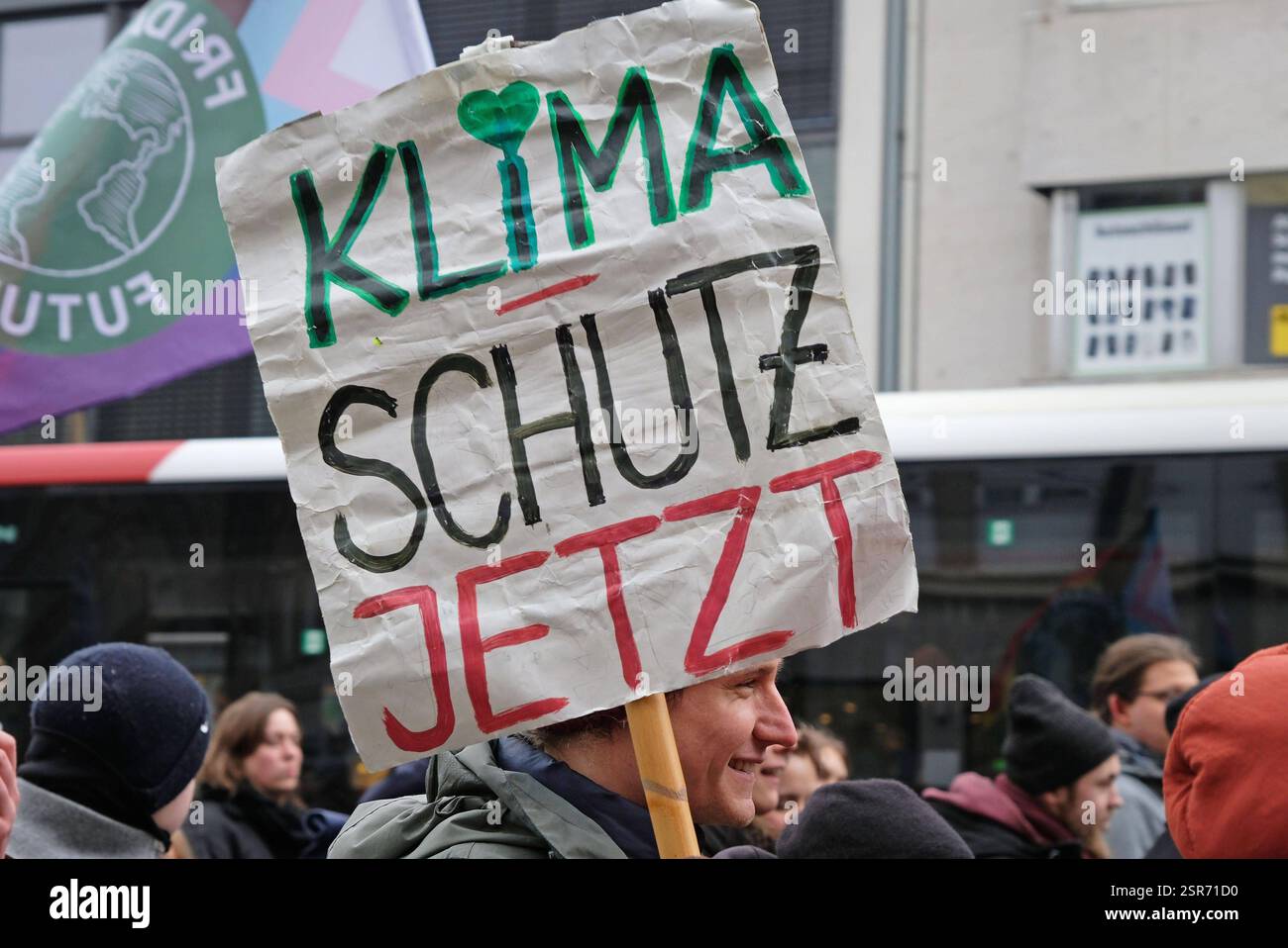 FFF-Demonstration für Klimaschutz Aachen, 14.02.2025: Fridays for Future-Demonstration in der ...