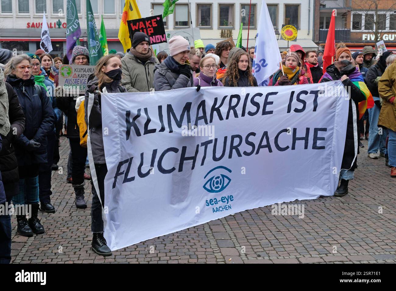 FFF-Demonstration für Klimaschutz Aachen, 14.02.2025: Fridays for Future-Demonstration in der ...