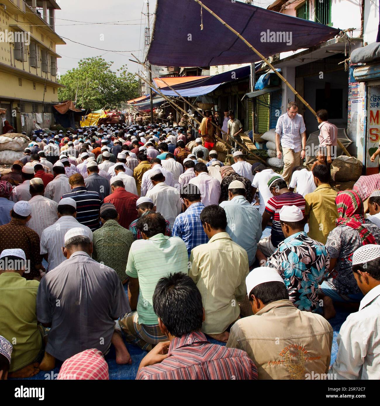 Street in old dhaka bangladesh hi-res stock photography and images - Alamy