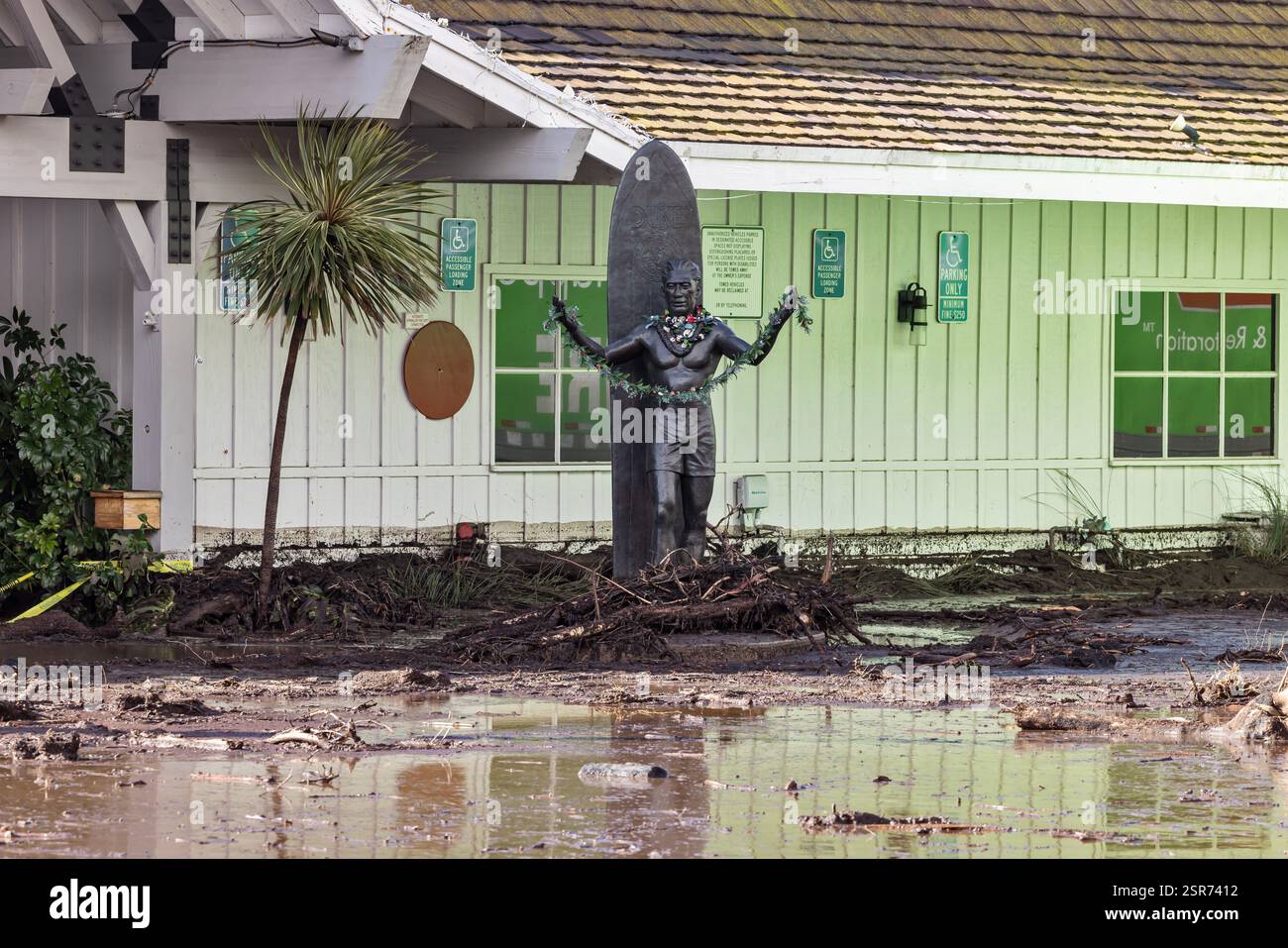 Pacific Palisades, USA. 14th Feb, 2025. Mudslide damage along Pacific ...