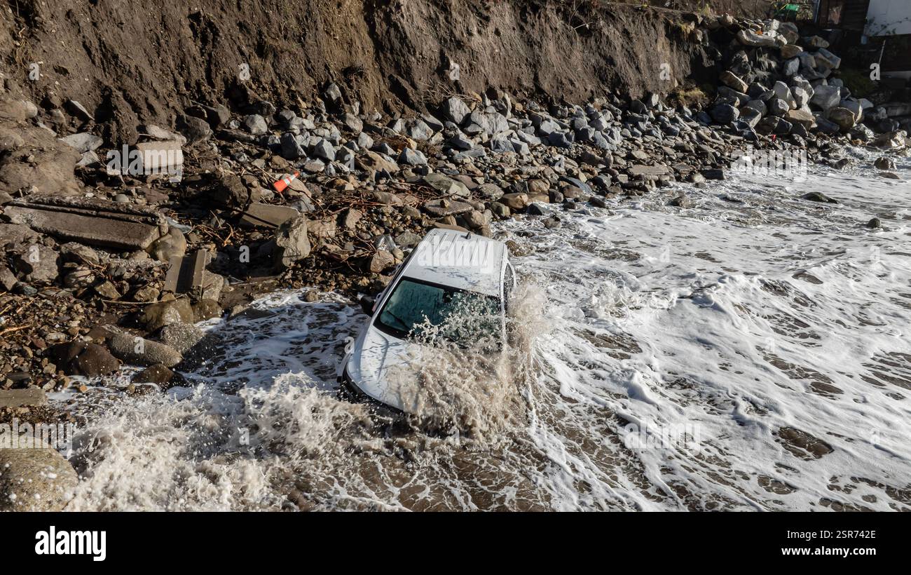Pacific Palisades, USA. 14th Feb, 2025. Mudslide damage along Pacific ...