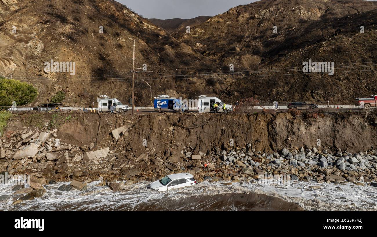 Pacific Palisades, USA. 14th Feb, 2025. Mudslide damage along Pacific ...