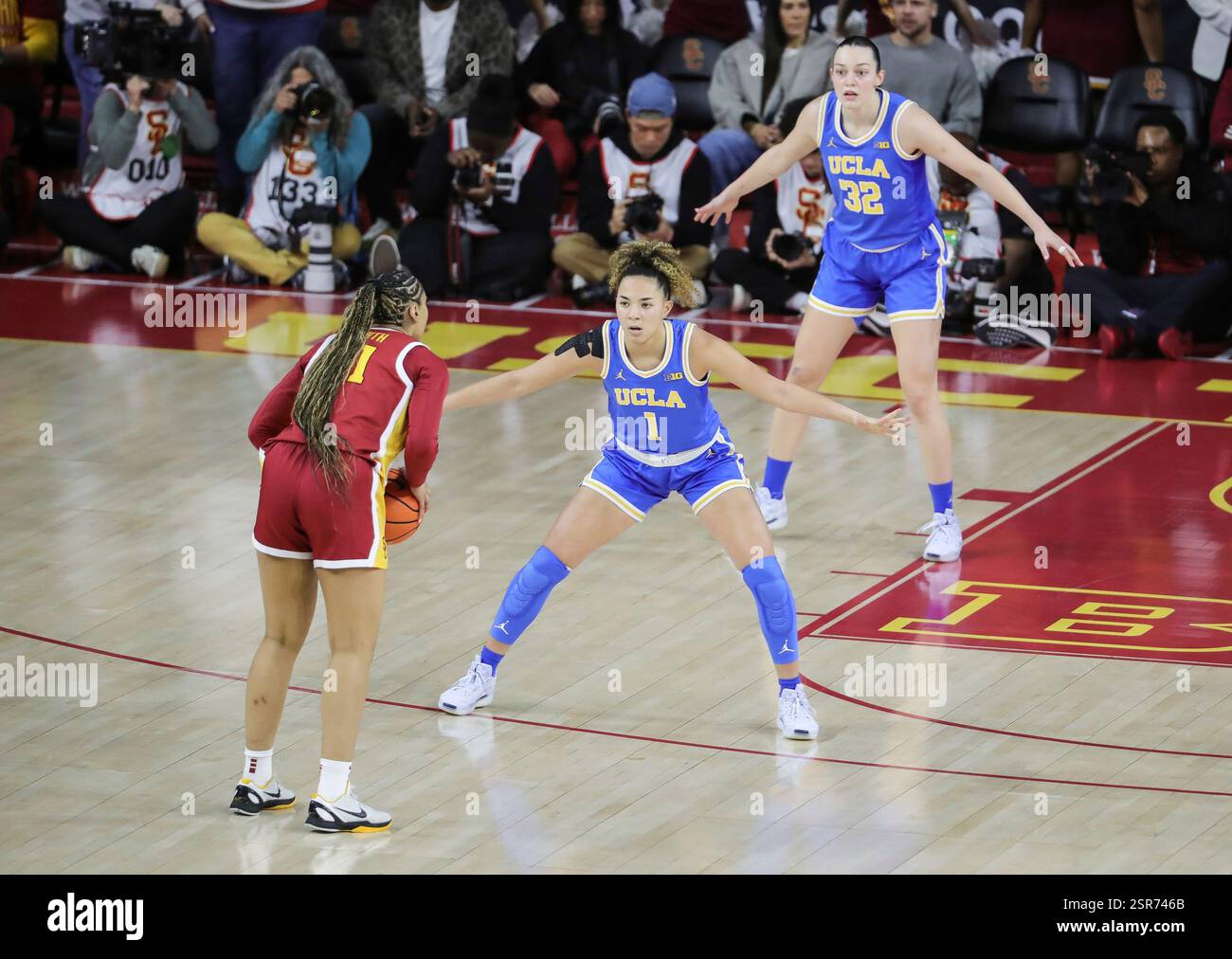 LOS ANGELES, CA - FEBRUARY 13 : USC Trojans guard Kennedy Smith (11 ...