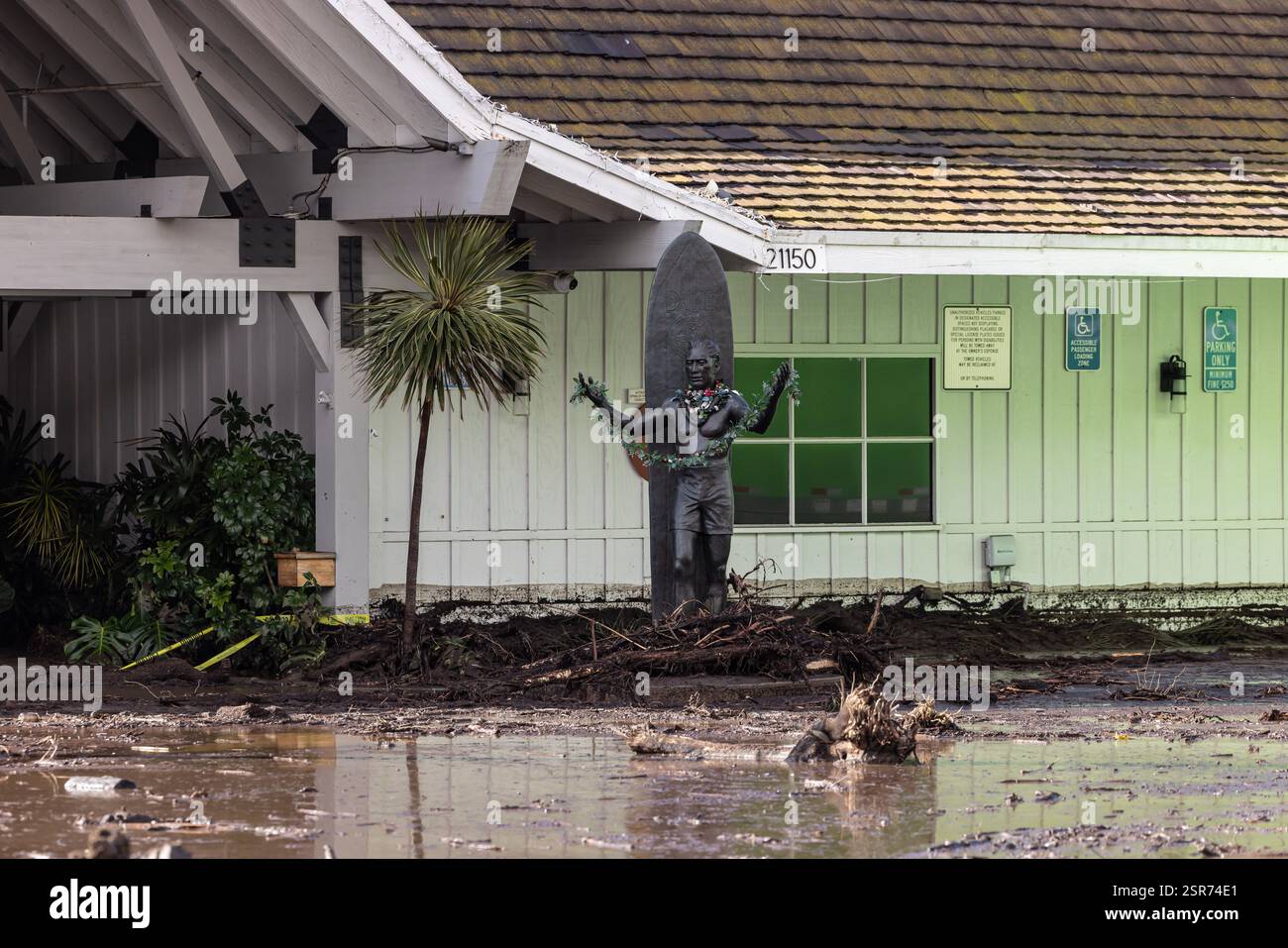 Pacific Palisades, USA. 14th Feb, 2025. Mudslide damage along Pacific ...