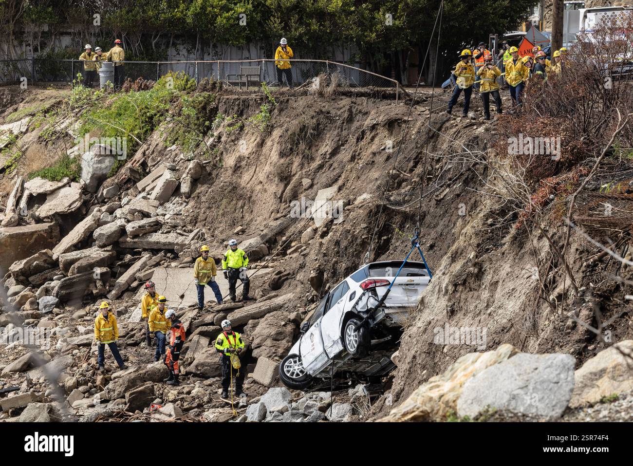 Pacific Palisades, USA. 14th Feb, 2025. Mudslide damage along Pacific ...