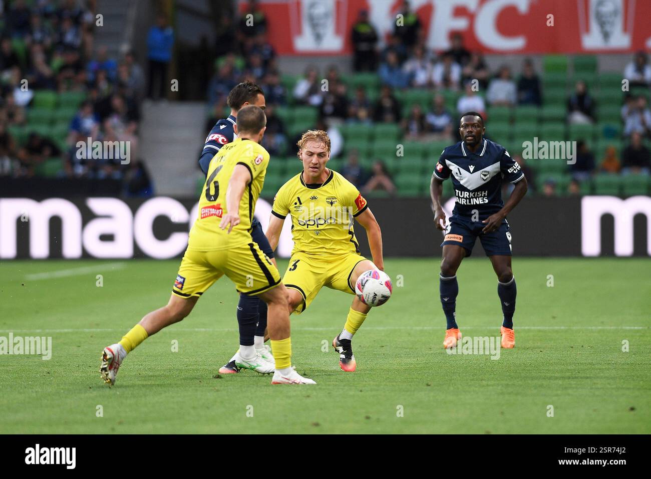 MELBOURNE, AUSTRALIA. 14th Feb 2025. Pictured: Wellington Phoenix ...
