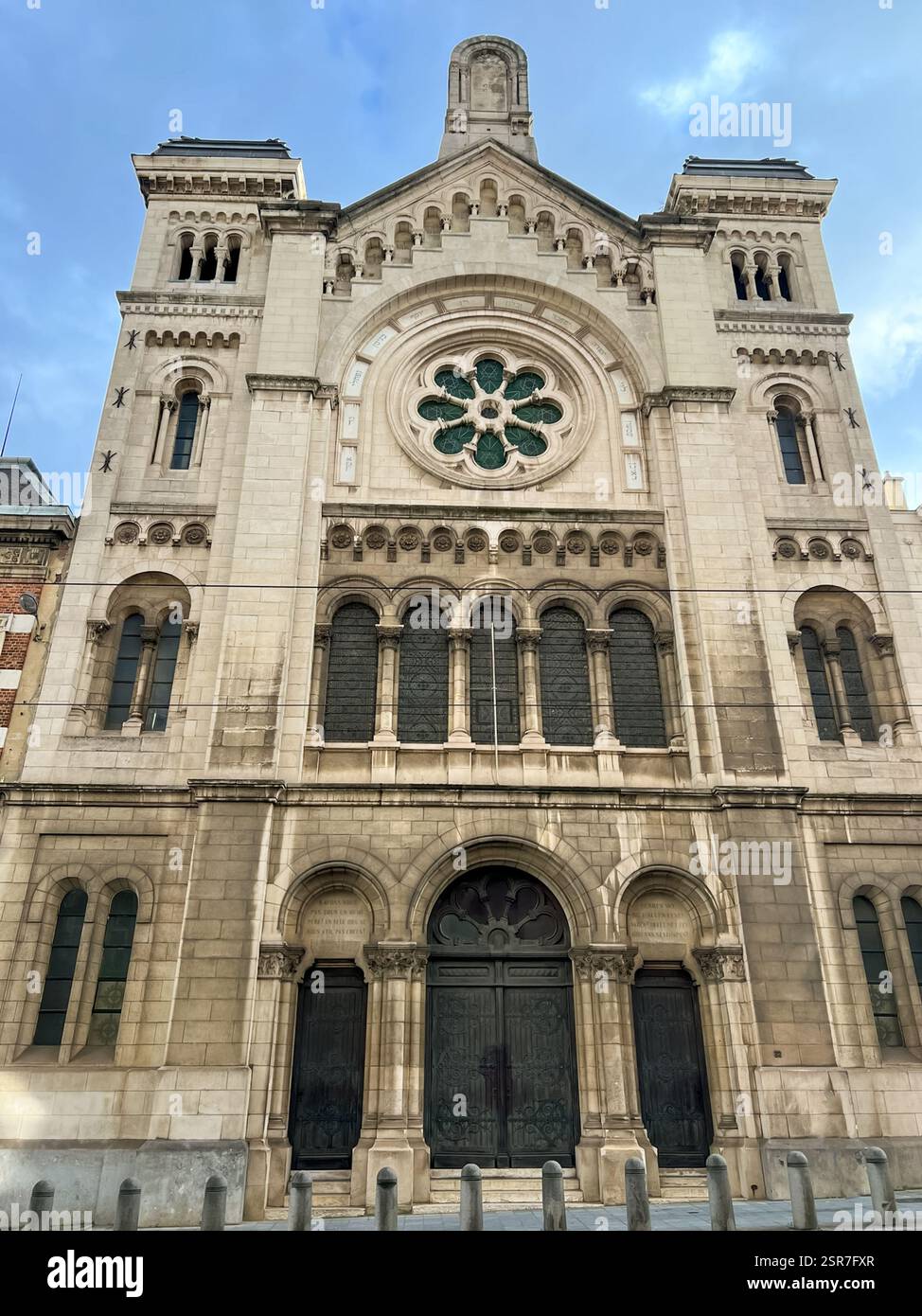 Stunning exterior view of the grand synagogue in brussels, belgium ...