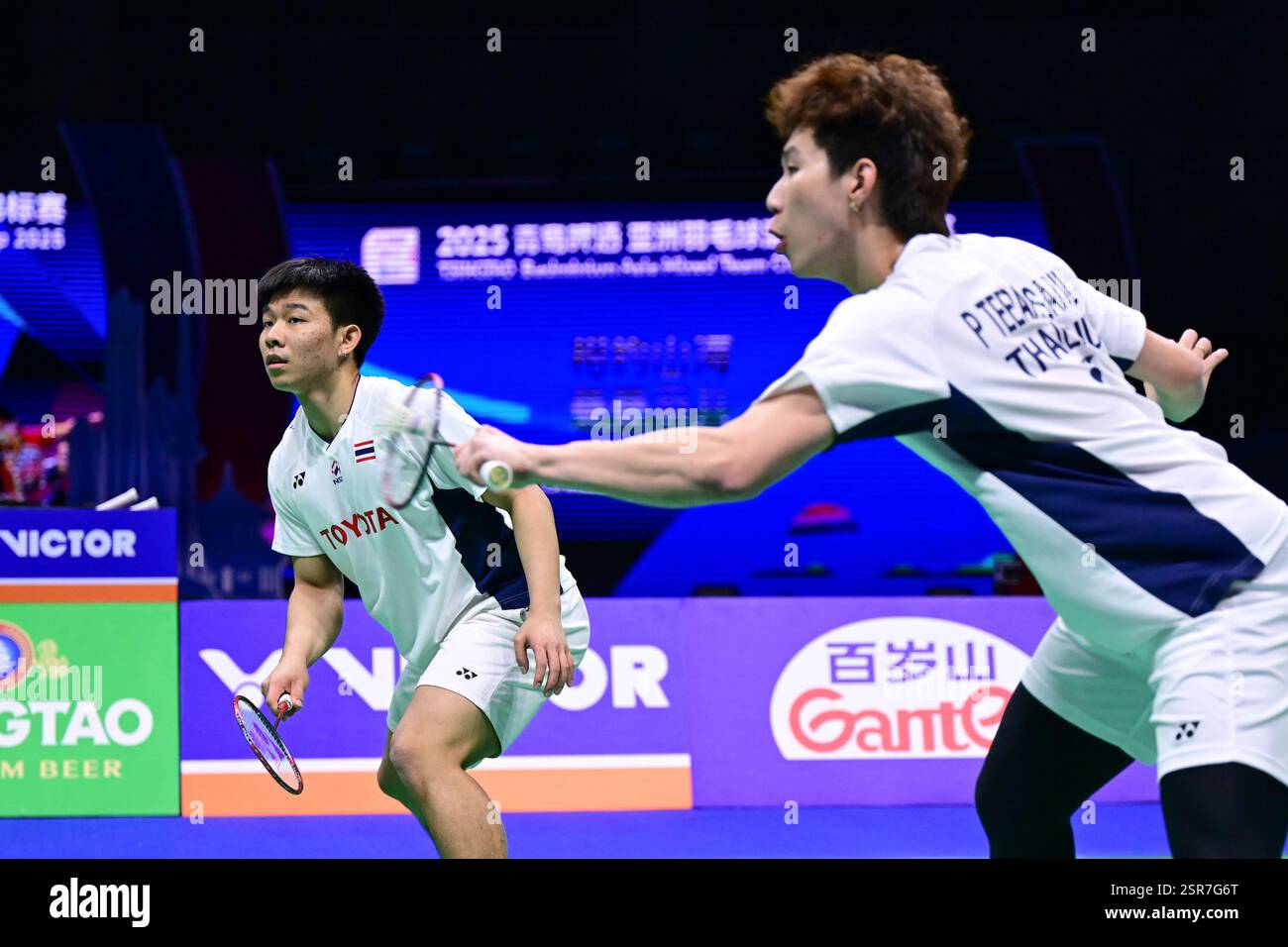 Qingdao, China. 15th Feb, 2025. QINGDAO, CHINA - FEBRUARY 15, 2025 - Indonesia players FIKRl ...
